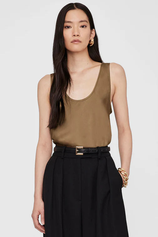 Lea Top – REQUISITE
